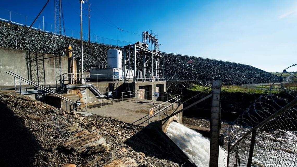 California orders closer look at these 93 dams after Oroville crisis ...